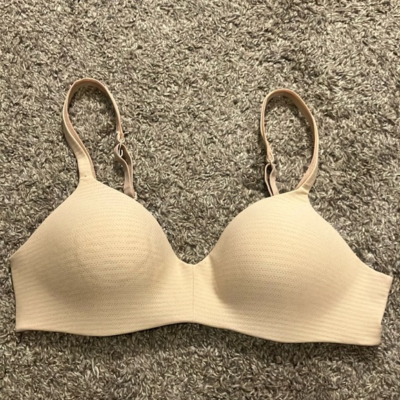 Hanes | Intimates & Sleepwear | Hanes Bra Size 34b | Poshmark
